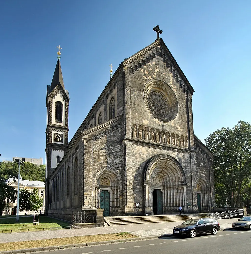 Kostel sv. Cyrila a Metoděje - novorománský skvost Karlína - Invalidovna